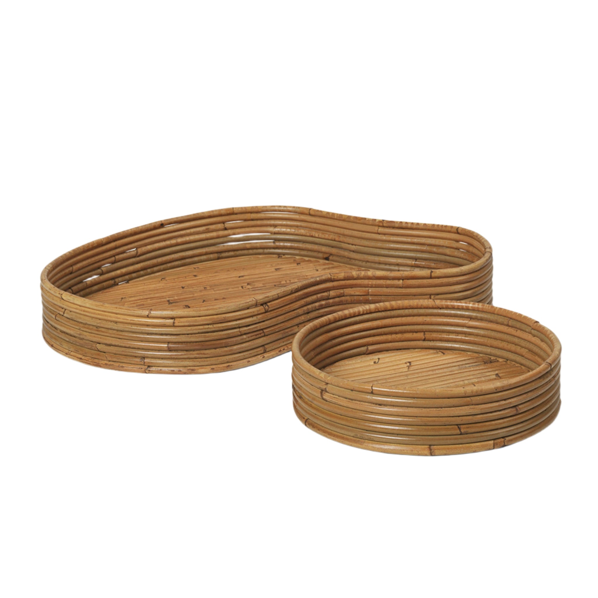 Zestaw tac ISOLA rattan – ferm LIVING – Eye on Design